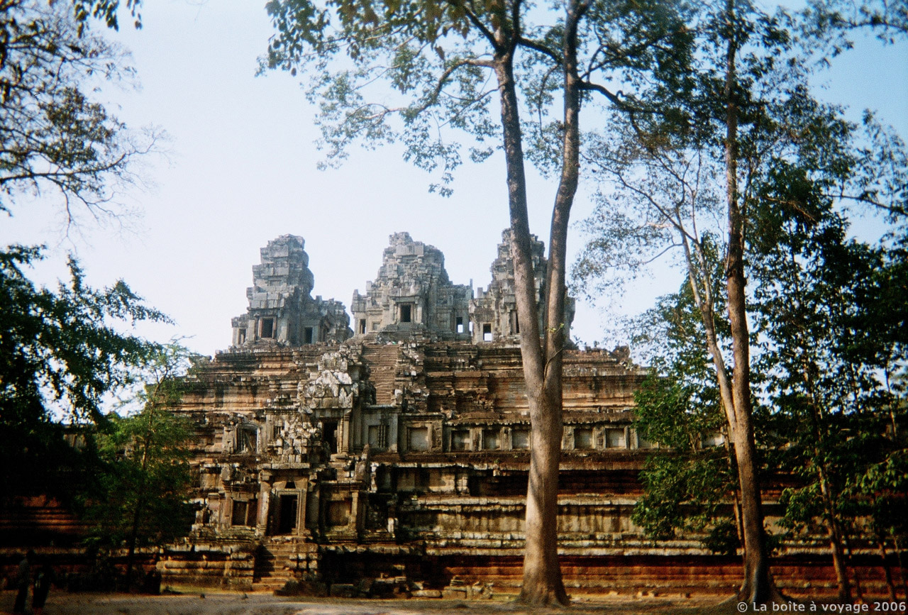 Protection of the sites of the Angkor temple in Southeast Asia