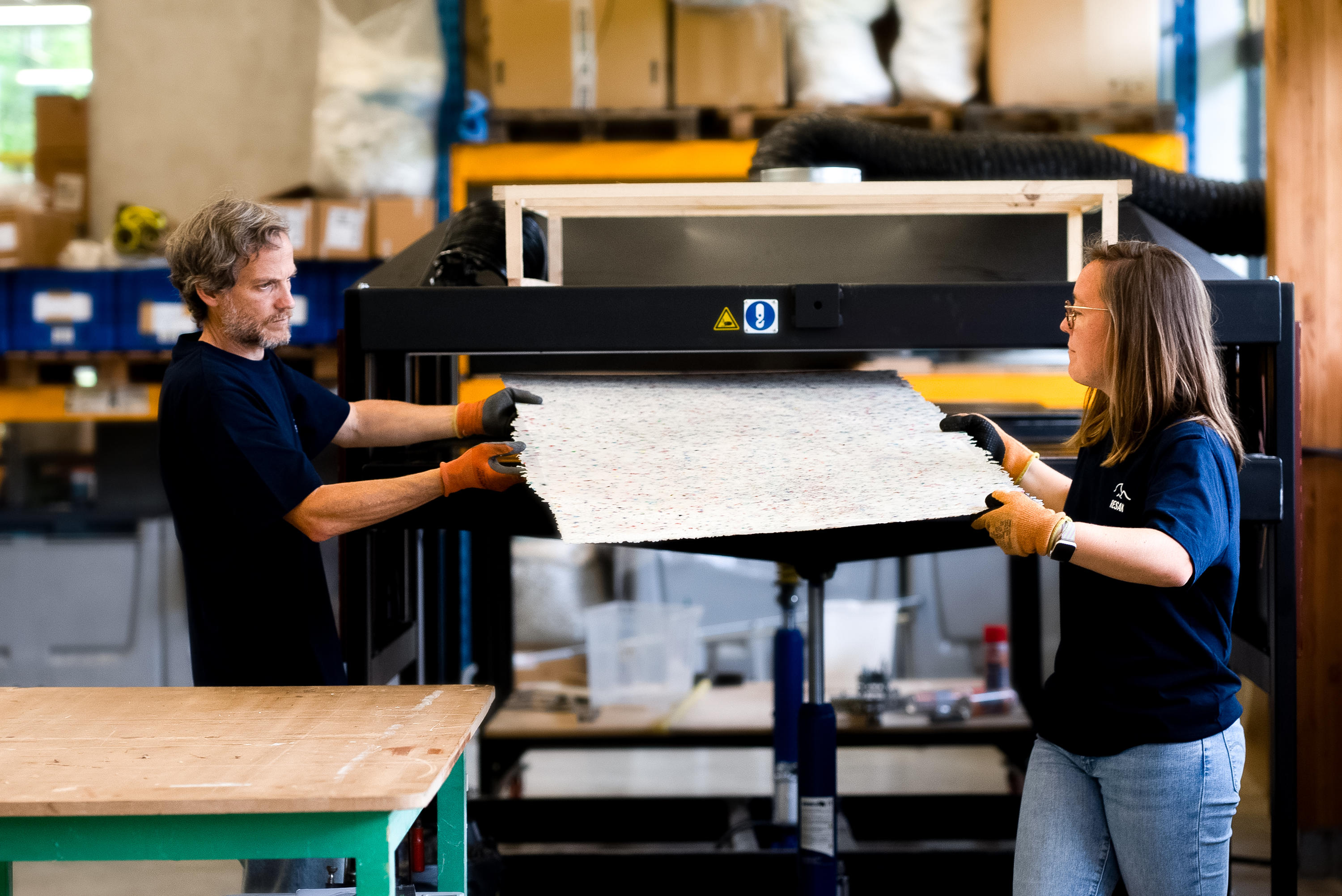 Resak: A plating press to recycle plastic waste
