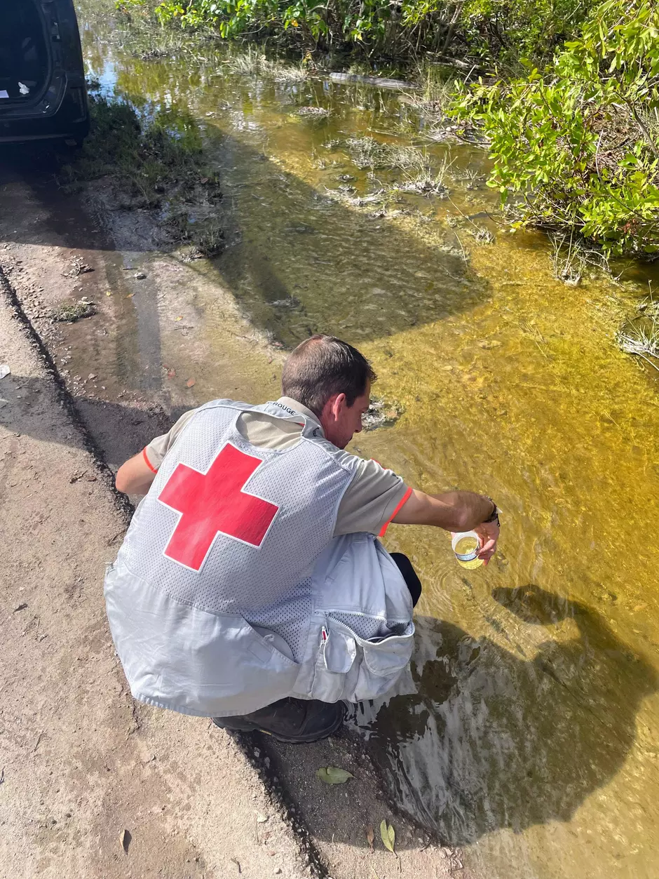 Jamaica: water for disaster victims